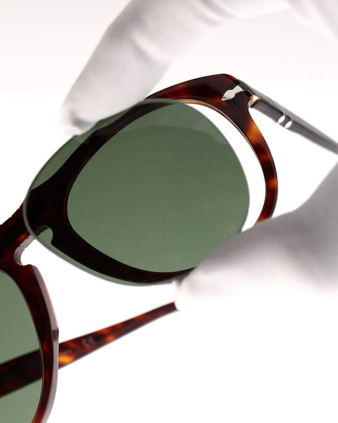 Persol Icons: Classic Styles for Men and Women - eye-oo.com